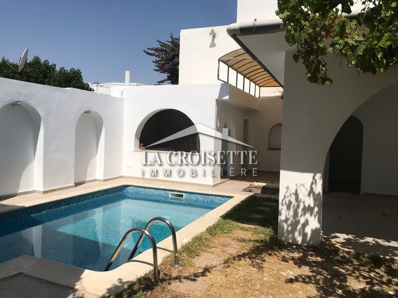 Une villa s+4 avec piscine à Carthage Dermech